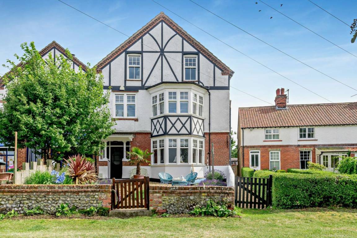 Cottage ∙ 5 Bedrooms ∙ 10 Guests - Cromer