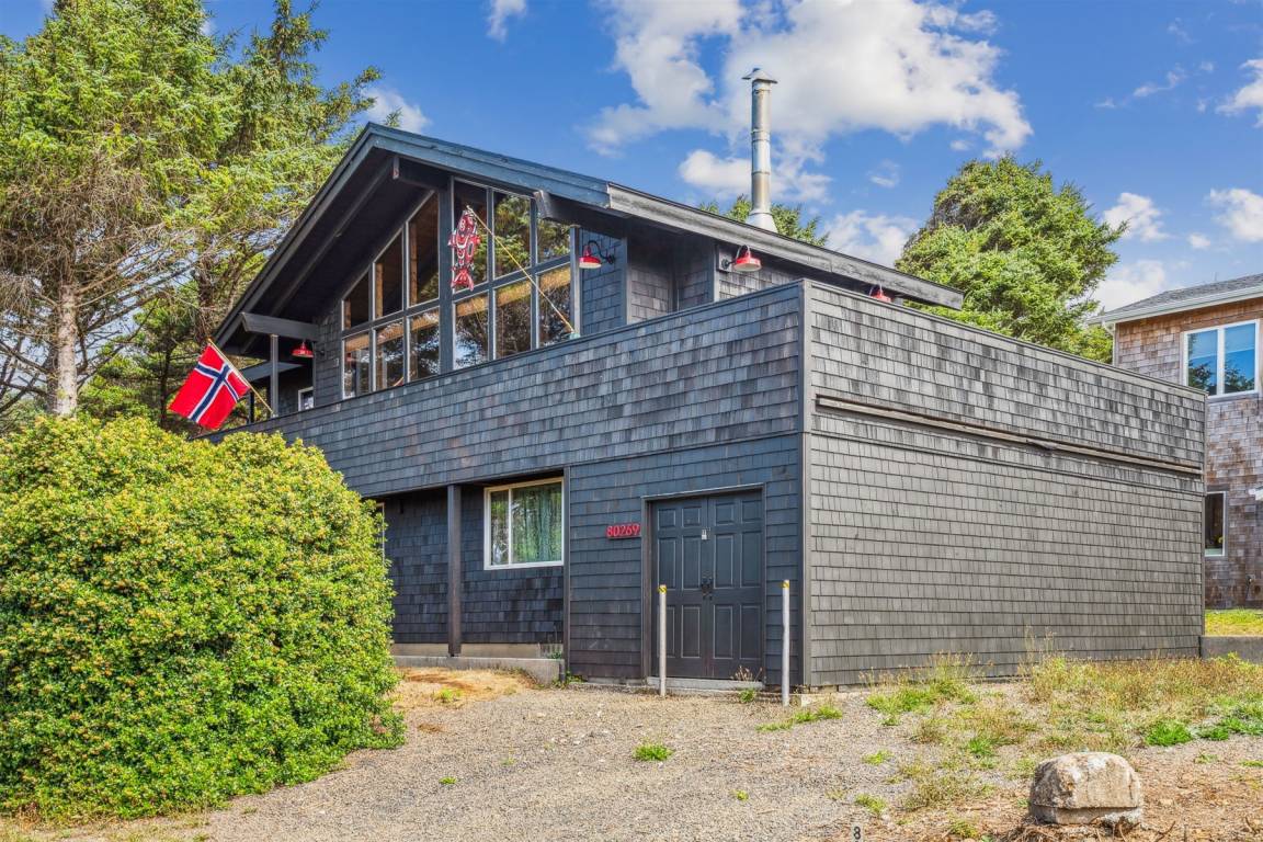 House ∙ 4 Bedrooms ∙ 10 Guests - Cannon Beach, OR