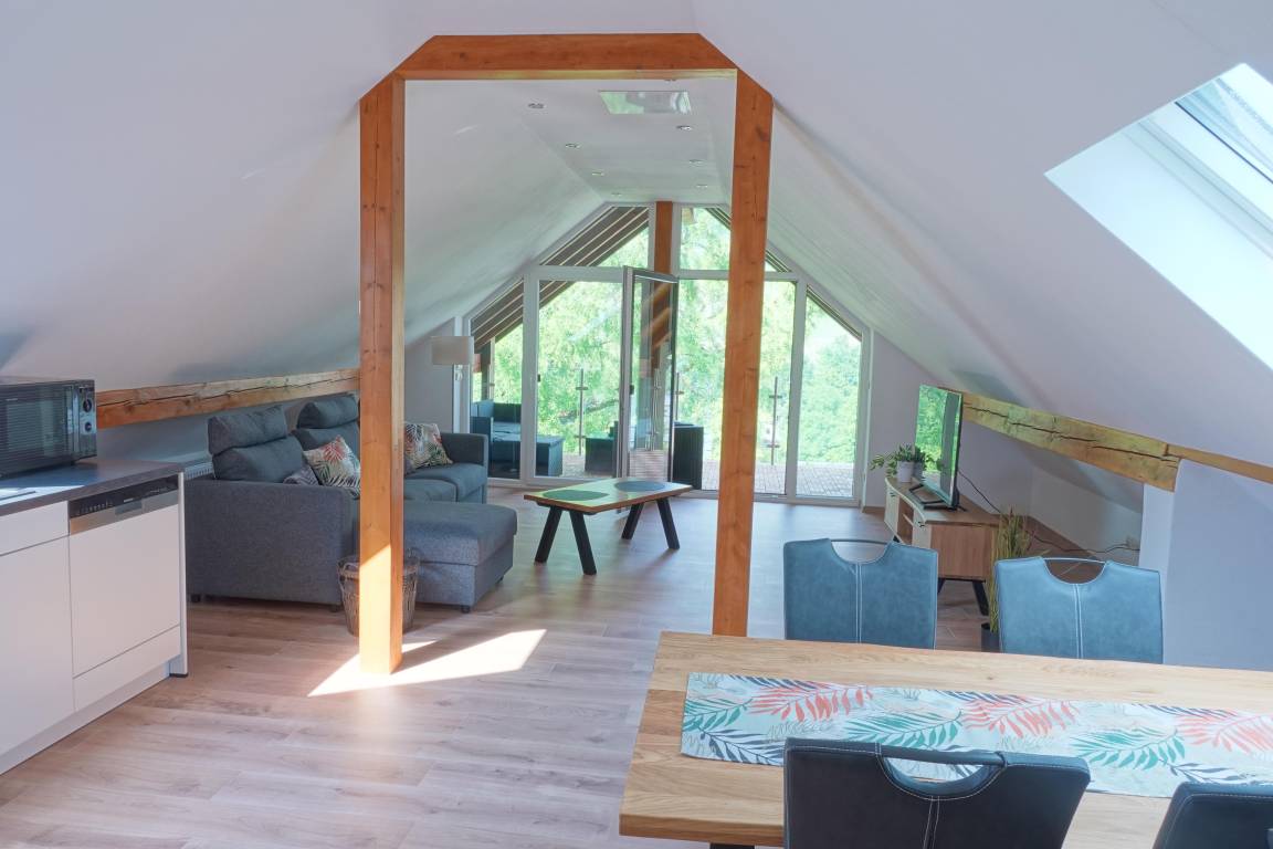83 M² Ferienwohnung ∙ 2 Schlafzimmer ∙ 5 Gäste - Piesport