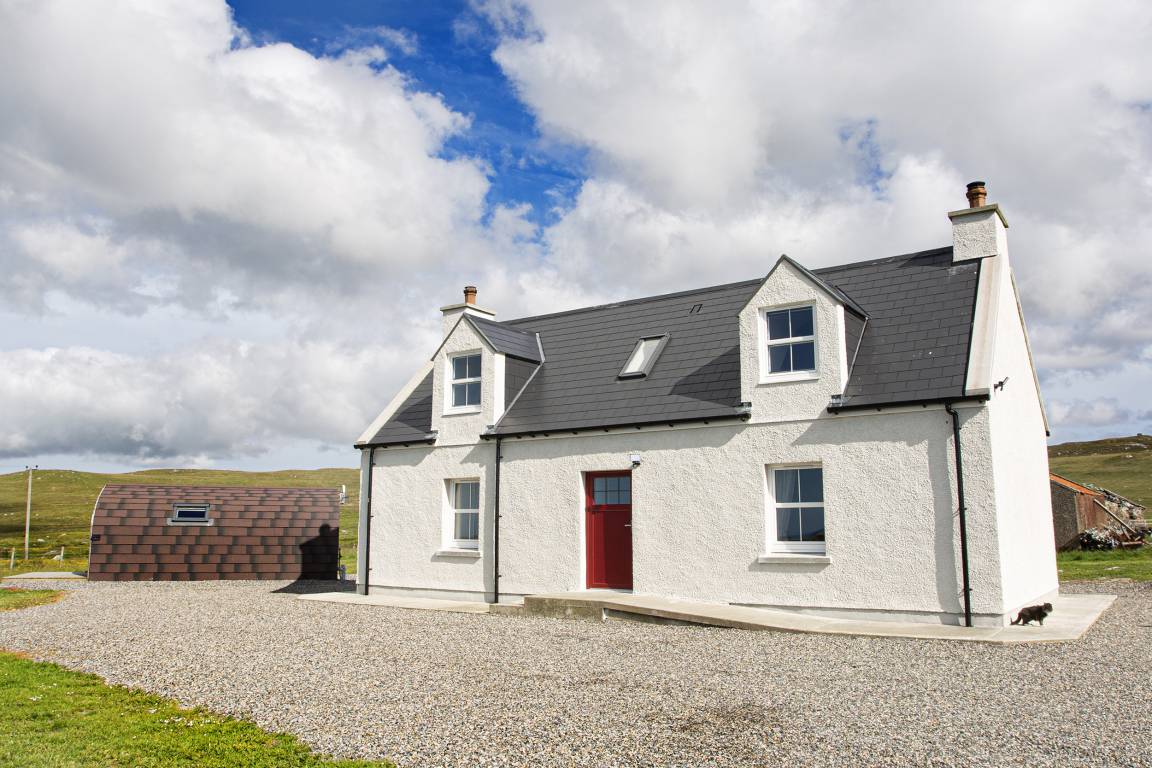 Cottage ∙ 2 Bedrooms ∙ 4 Guests - North Uist