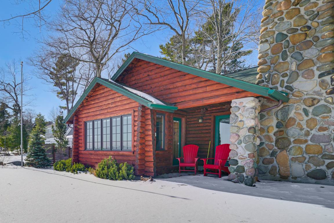 139 M² House ∙ 3 Bedrooms ∙ 6 Guests - East Tawas, MI