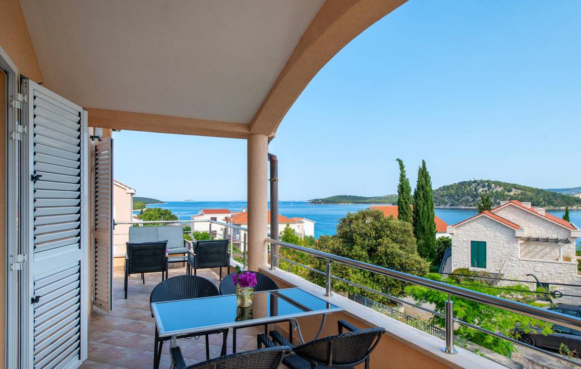 60 M² Apartment ∙ 2 Bedrooms ∙ 6 Guests - Rogoznica