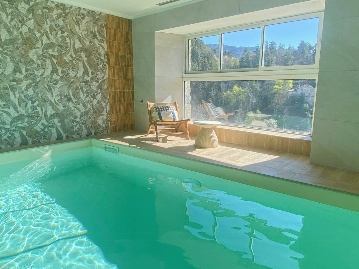 350 M² Maison De Vacances ∙ 5 Chambres ∙ 15 Personnes - Le Cheylard