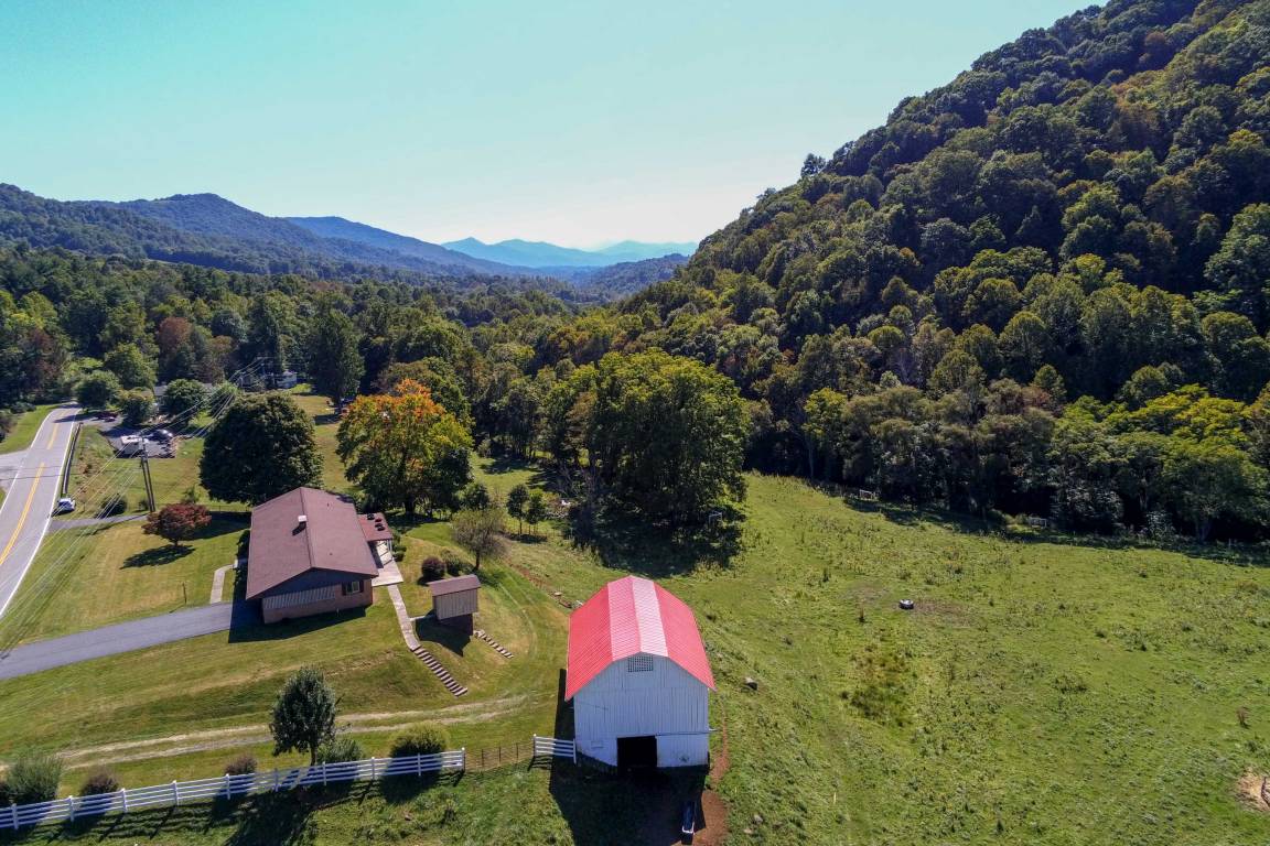 148 M² House ∙ 4 Bedrooms ∙ 6 Guests - Roan Mountain State Park, Roan Mountain