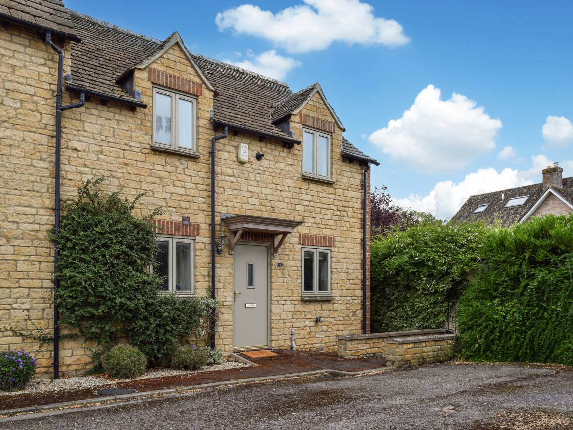Cottage ∙ 2 Bedrooms ∙ 4 Guests - Cotswolds