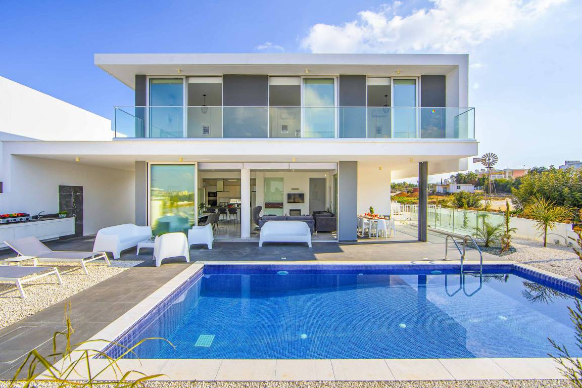 Villa ∙ 5 Bedrooms ∙ 10 Guests - Protaras