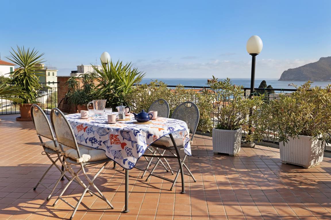 80 M² Appartamento Vacanza ∙ 2 Camere Da Letto ∙ 4 Ospiti - Spotorno