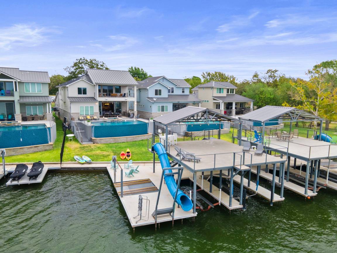 Apartment ∙ 4 Bedrooms ∙ 16 Guests - Kingsland, TX