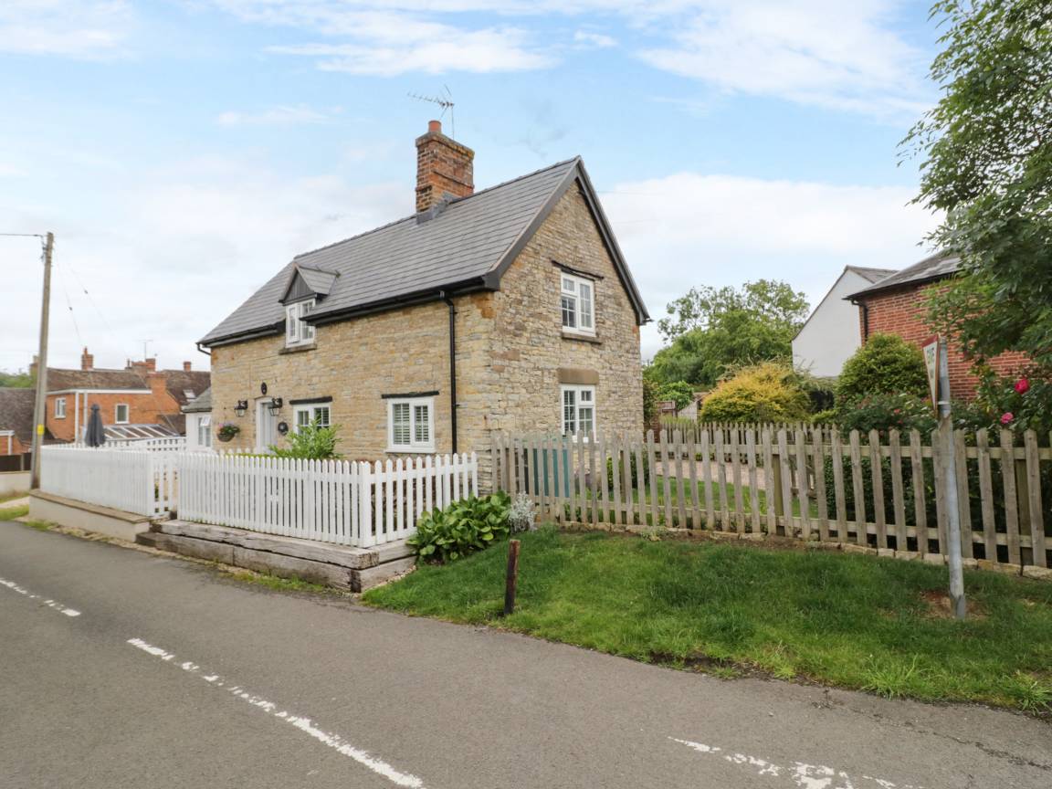 Cottage ∙ 2 Bedrooms ∙ 4 Guests - Stratford-upon-Avon