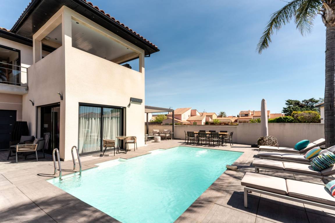 180 M² Villa ∙ 3 Bedrooms ∙ 8 Guests - Perpignan
