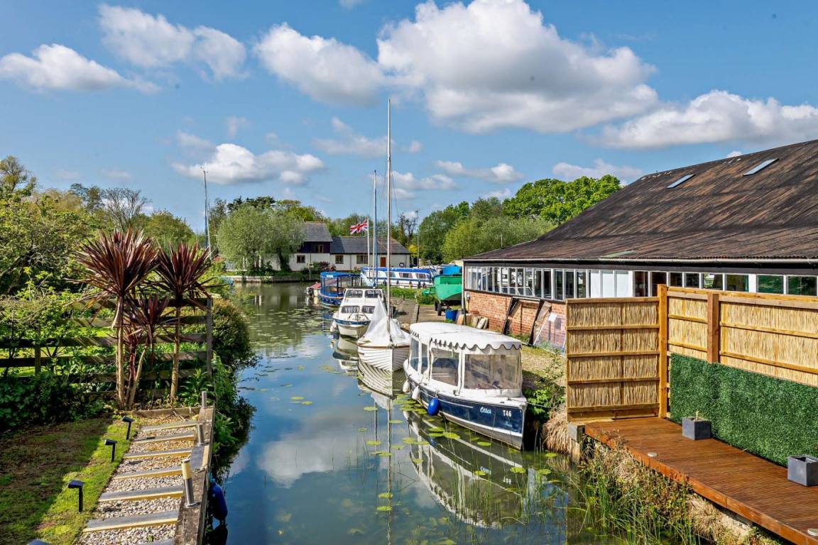 Cottage ∙ 4 Bedrooms ∙ 8 Guests - Norwich