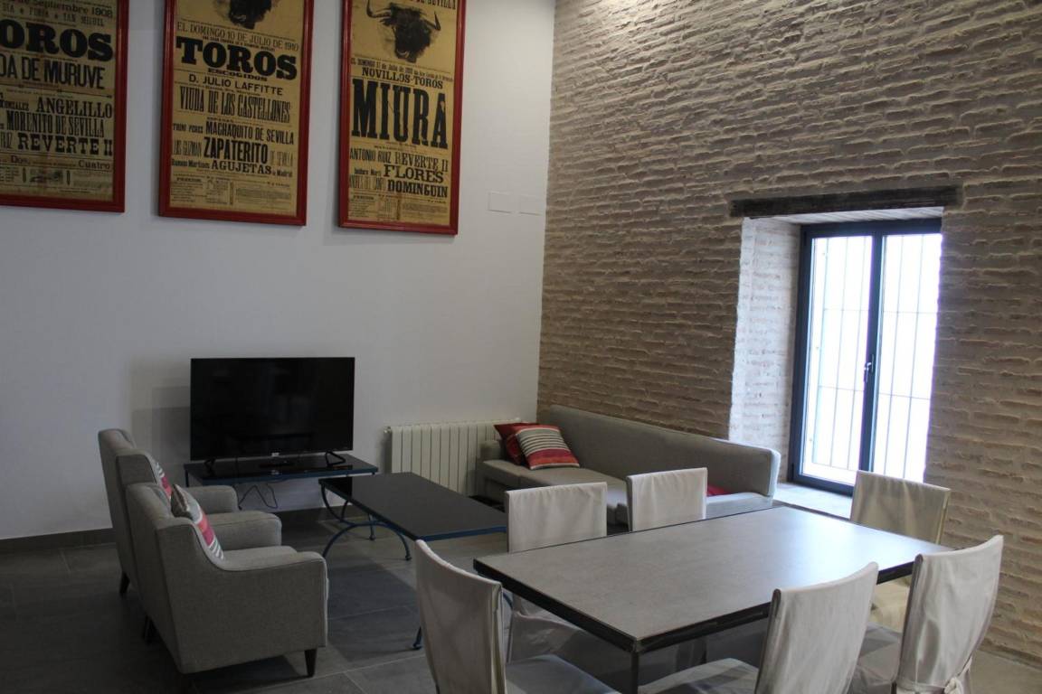 105 M² Apartamento ∙ 3 Habitaciones ∙ 6 Huéspedes - Seville