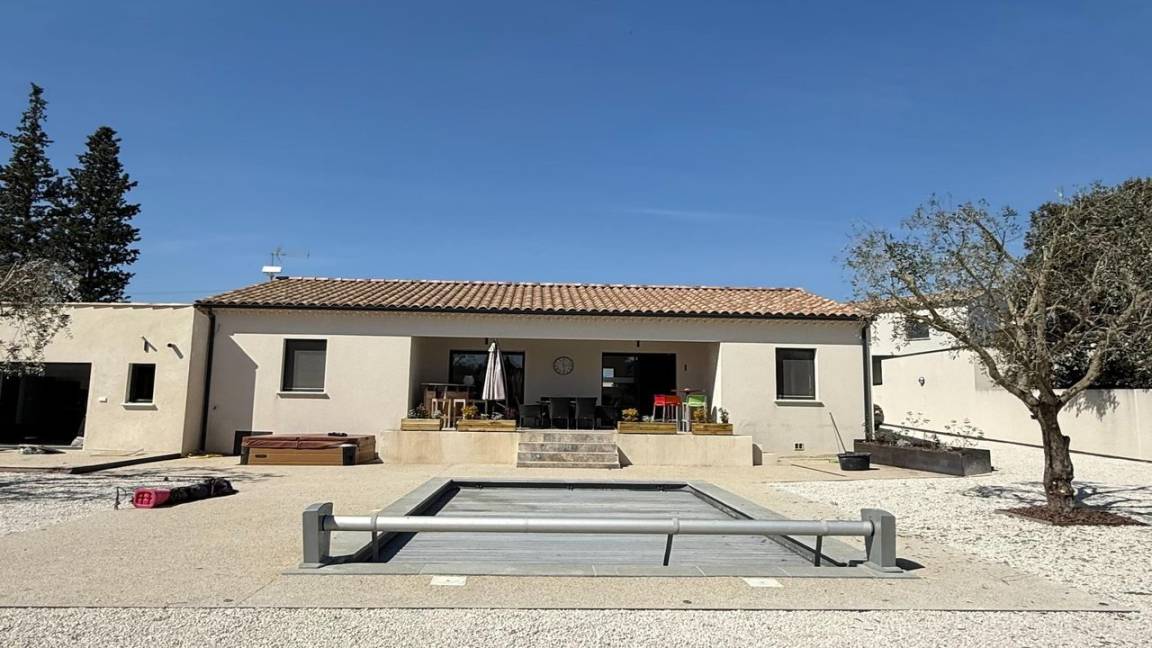 250 M² Maison De Vacances ∙ 5 Chambres ∙ 13 Personnes - Avignon