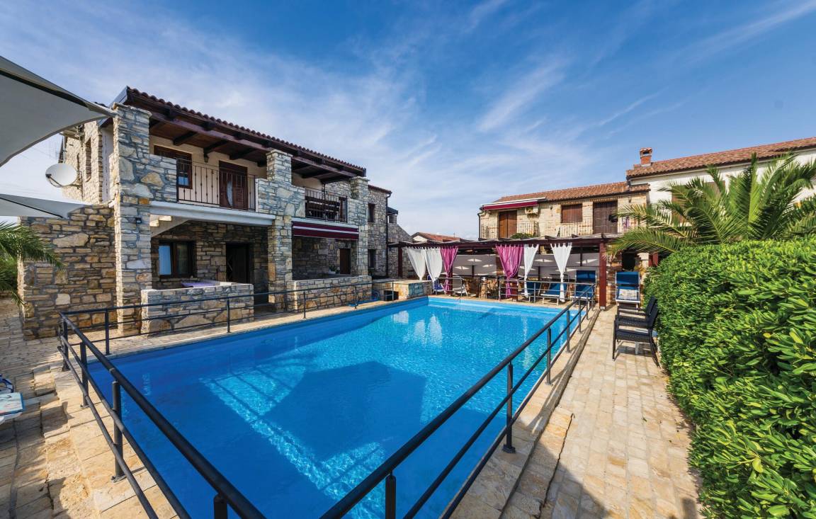 270 M² Ferienhaus ∙ 6 Schlafzimmer ∙ 16 Gäste - Vir