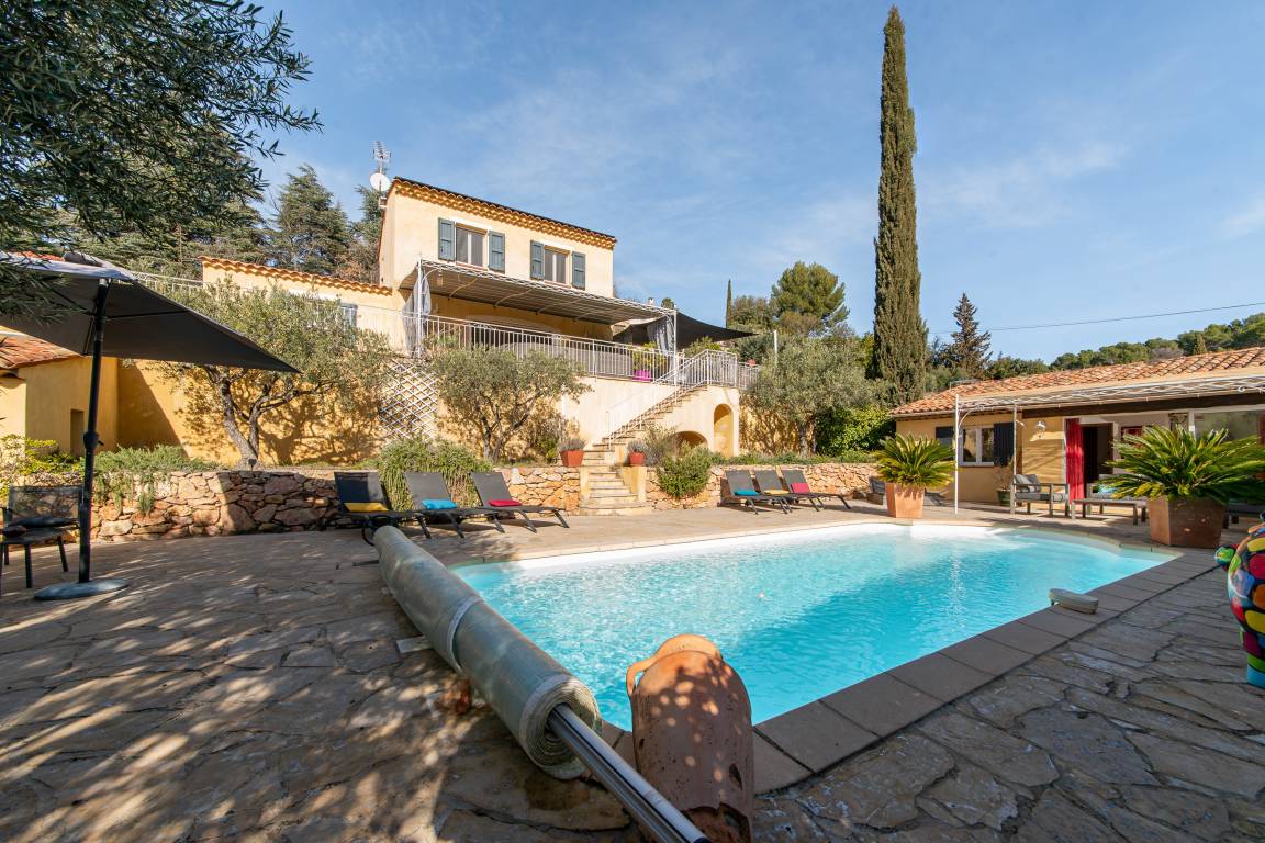 175 M² Villa ∙ 4 Schlafzimmer ∙ 8 Gäste - Aups