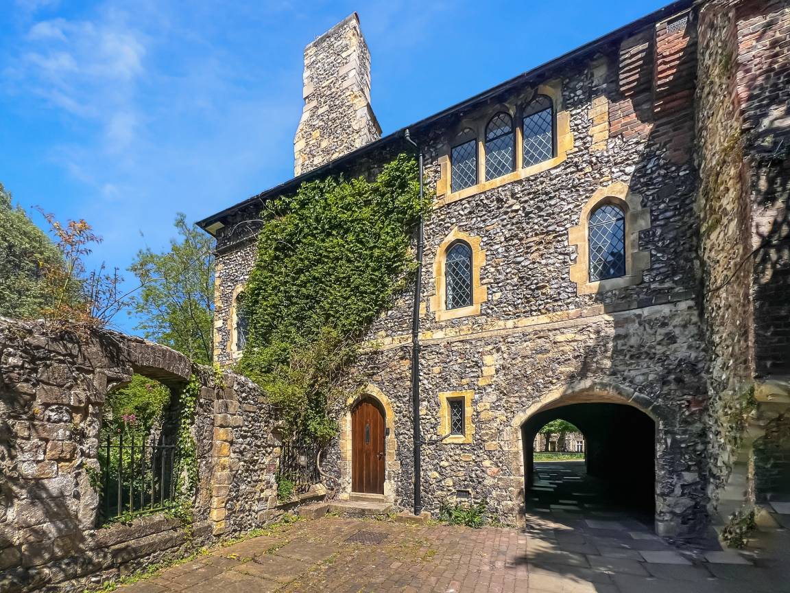 Cottage ∙ 4 Bedrooms ∙ 8 Guests - Canterbury