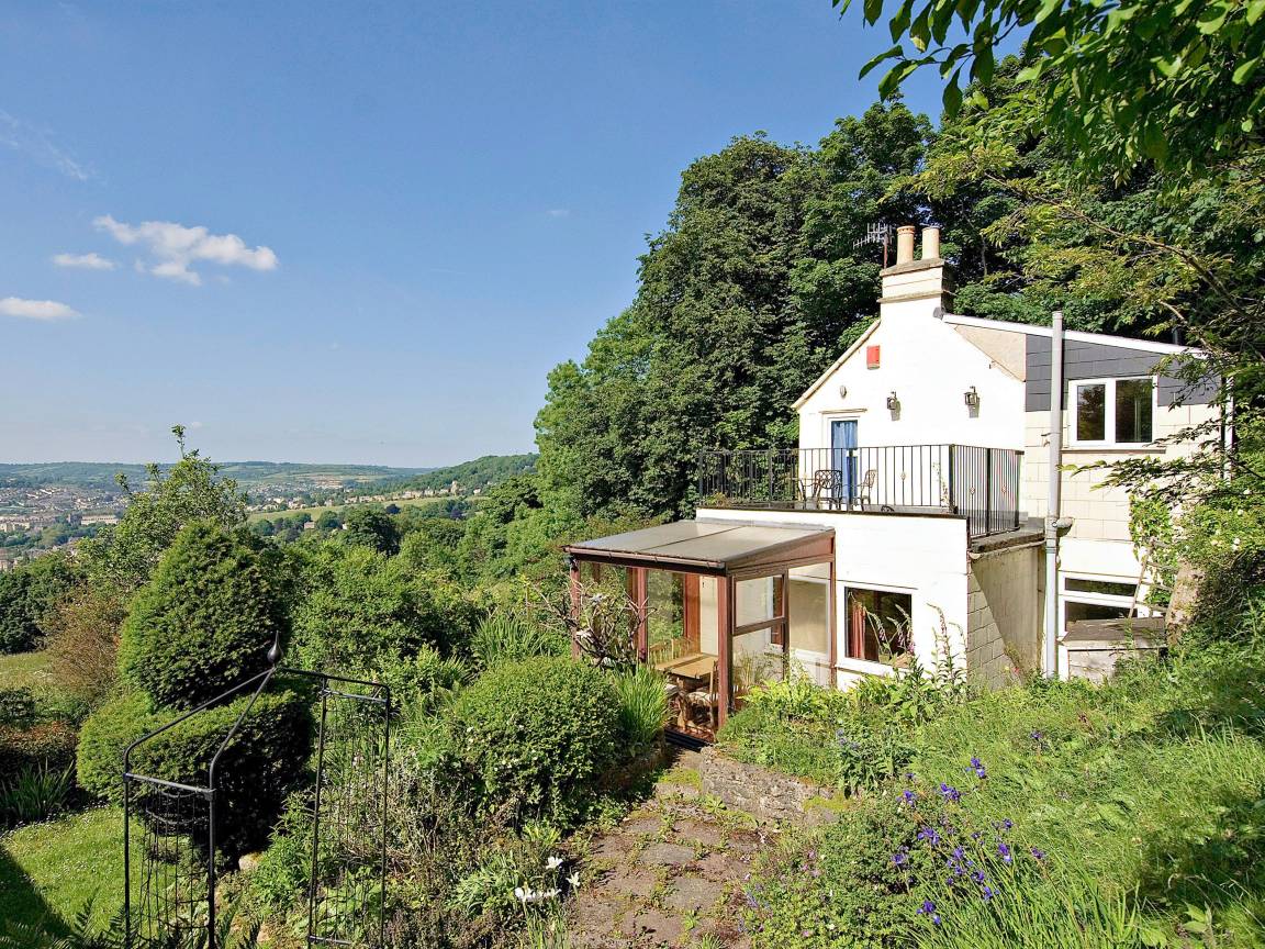 Cottage ∙ 2 Bedrooms ∙ 3 Guests - Bath