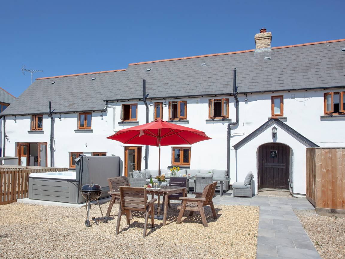 Cottage ∙ 4 Bedrooms ∙ 12 Guests - Holsworthy