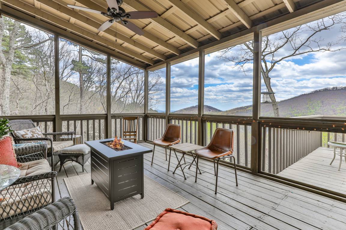 268 M² Cabin ∙ 4 Bedrooms ∙ 13 Guests - Georgia, GA