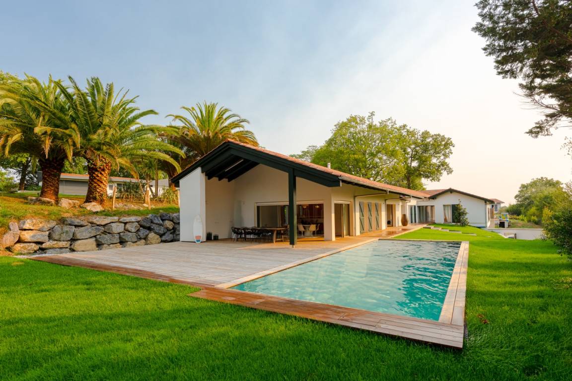 380 M² Villa ∙ 5 Bedrooms ∙ 10 Guests - Bidart