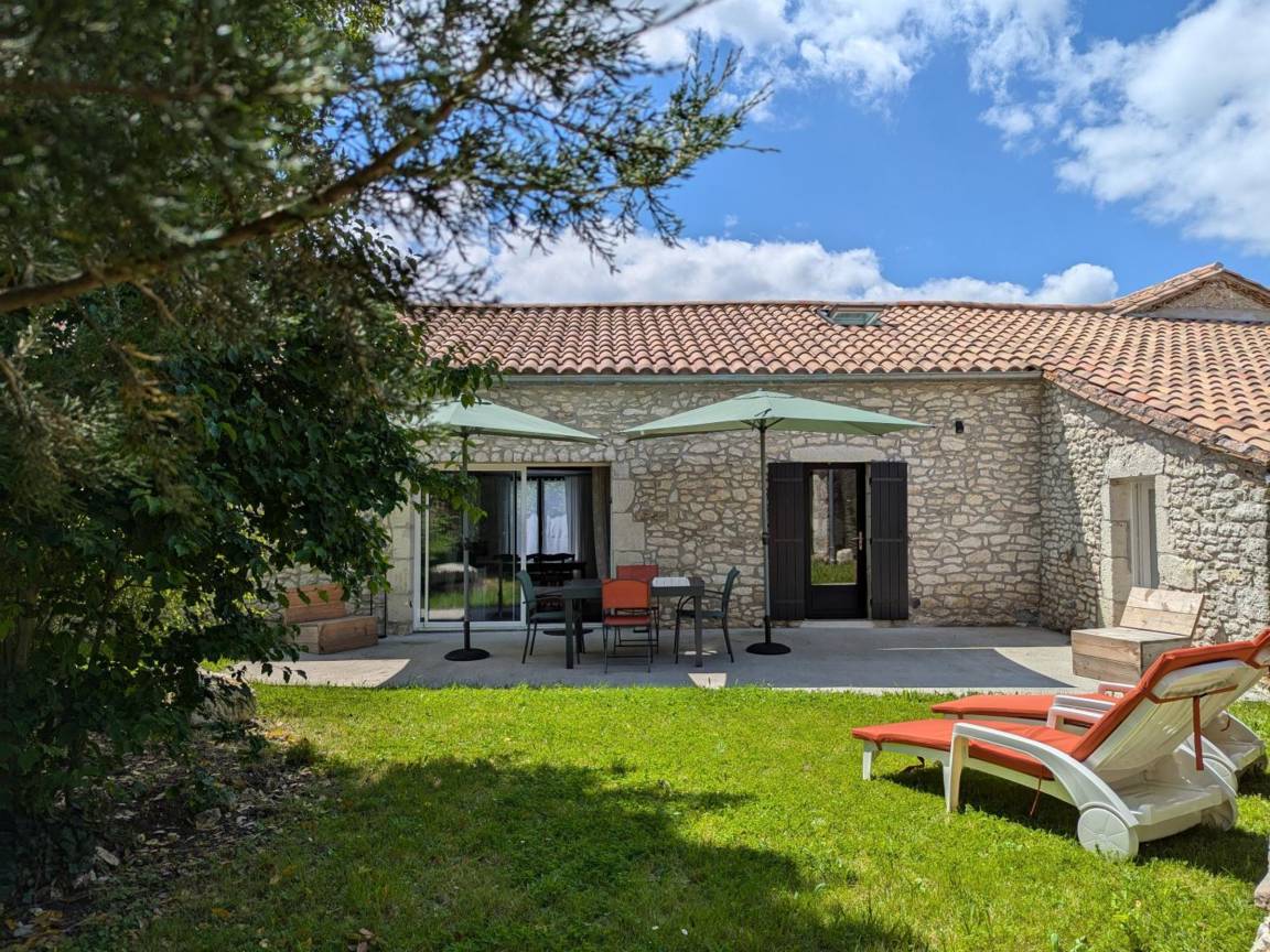 150 M² Cottage ∙ 2 Bedrooms ∙ 6 Guests - Dordogne
