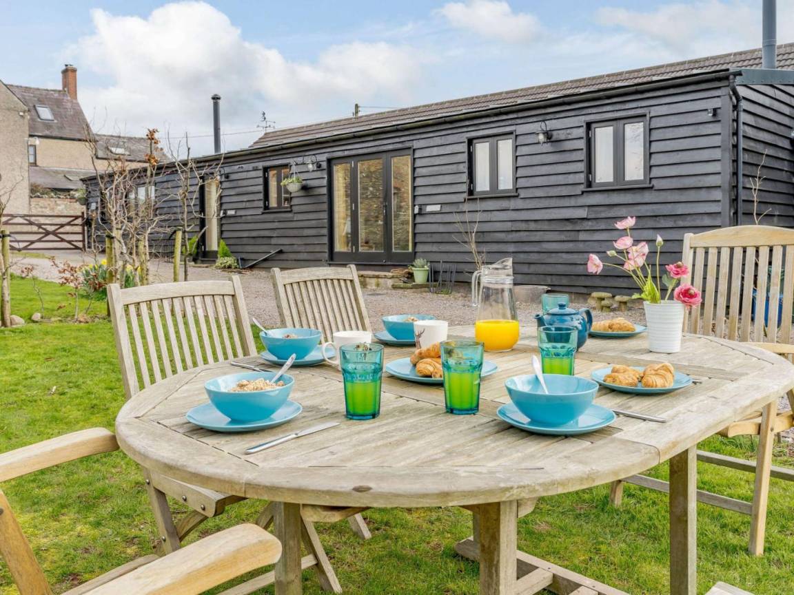 Cottage ∙ 3 Bedrooms ∙ 6 Guests - Usk