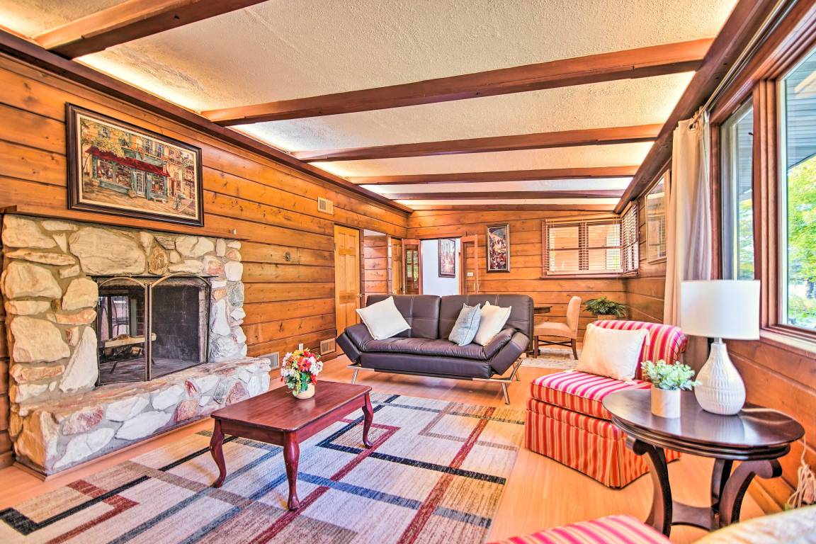 127 M² House ∙ 3 Bedrooms ∙ 7 Guests - Crystal Lake, IL