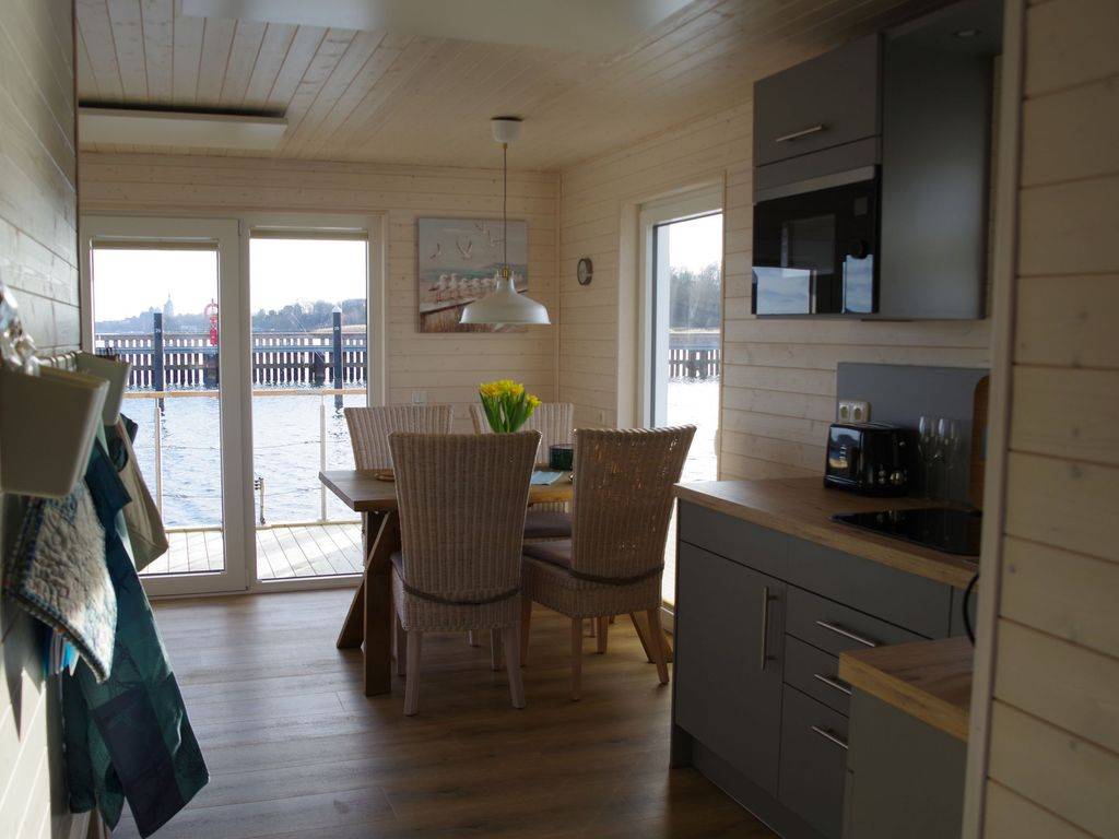 36 M² Hausboot ∙ 2 Schlafzimmer ∙ 4 Gäste - Stralsund