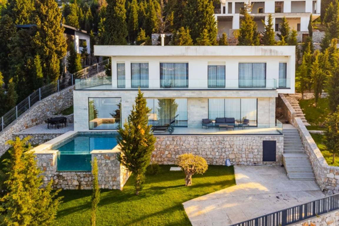 450 M² Villa ∙ 4 Bedrooms ∙ 8 Guests - Shkodër