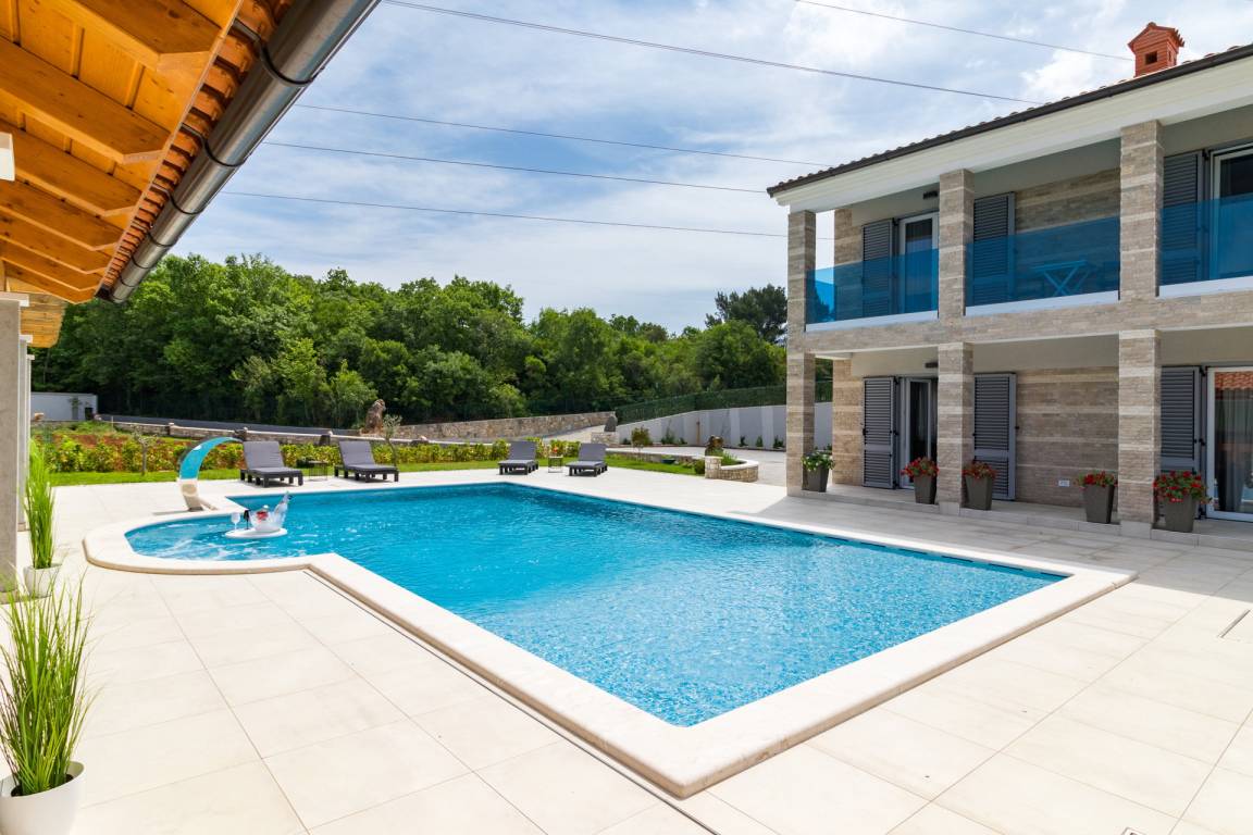 600 M² Villa ∙ 7 Habitaciones ∙ 16 Huéspedes - Pula