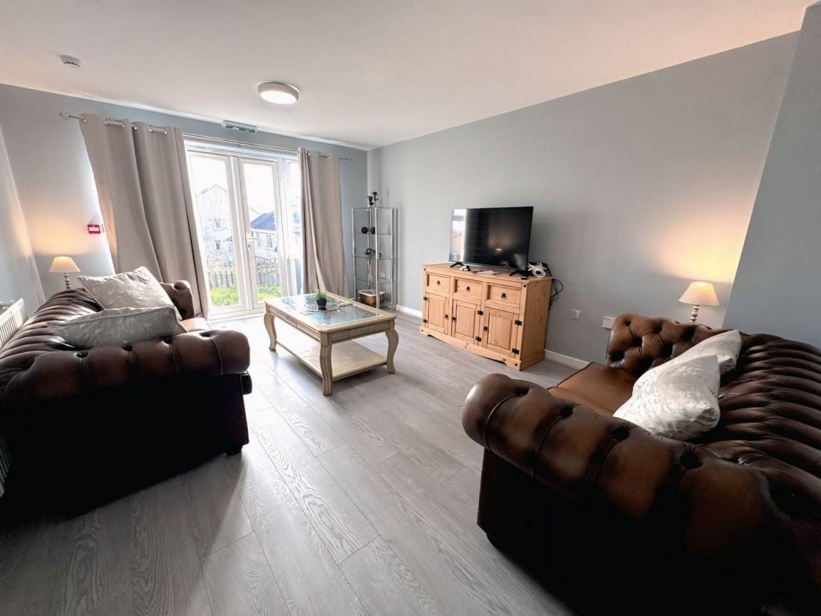 Apartment ∙ 4 Bedrooms ∙ 7 Guests - Barnsley