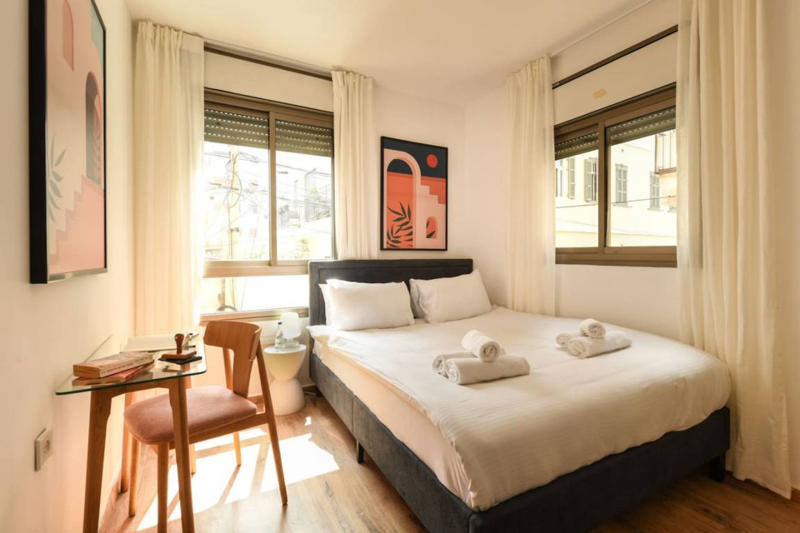 70 M² Apartment ∙ 2 Bedrooms ∙ 4 Guests - Tel Aviv