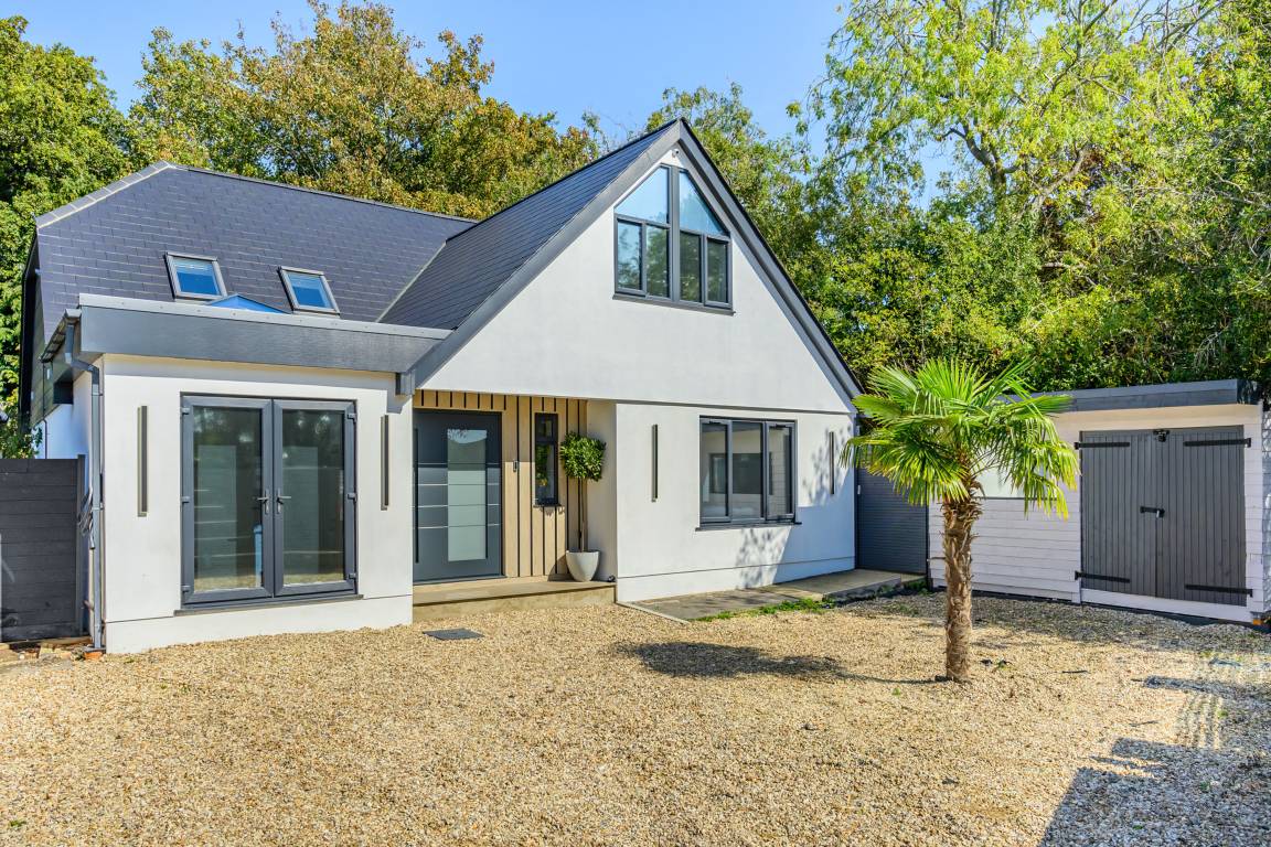 Cottage ∙ 4 Bedrooms ∙ 12 Guests - Highcliffe