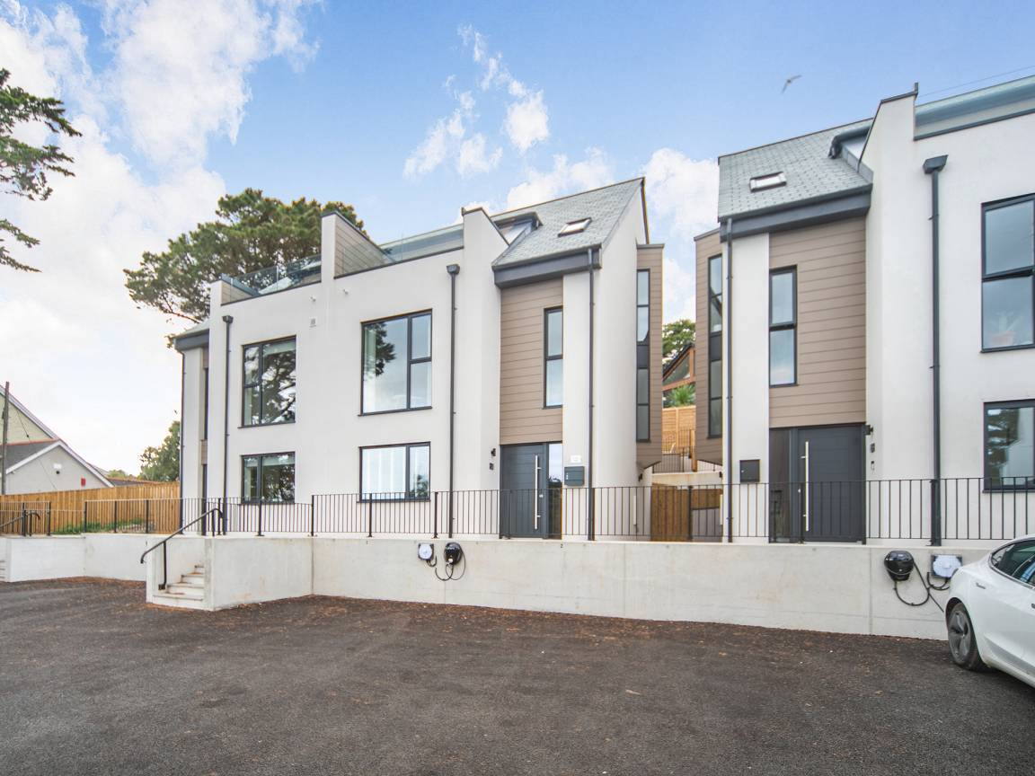 Cottage ∙ 4 Bedrooms ∙ 6 Guests - Newquay