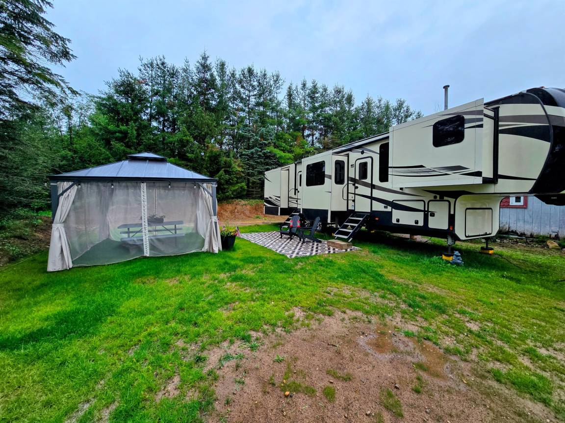 32 M² Caravan ∙ 1 Bedroom ∙ 6 Guests - Boyne City, MI