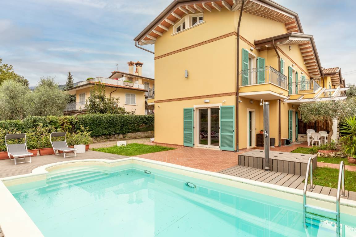 177 M² Villa ∙ 4 Schlafzimmer ∙ 8 Gäste - Massa
