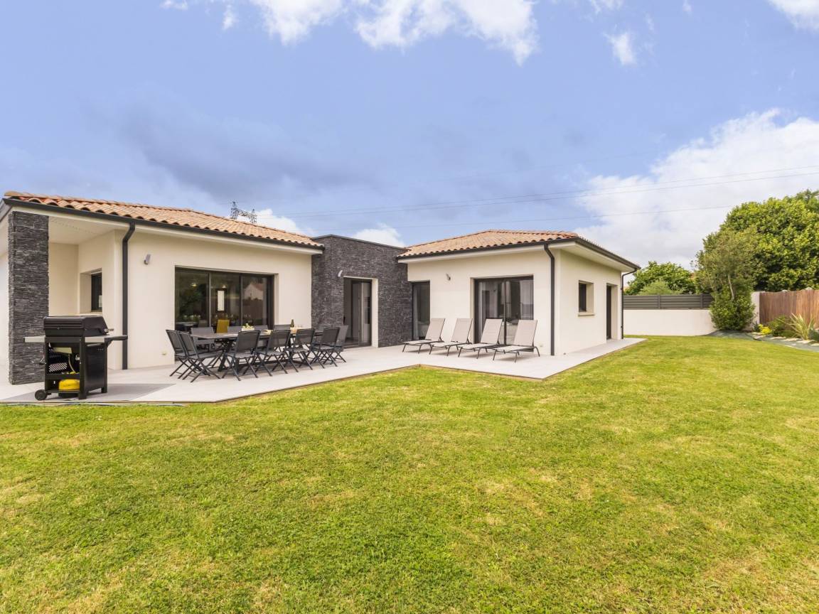 205 M² Cottage ∙ 4 Chambres ∙ 12 Personnes - Forêt de Touffou