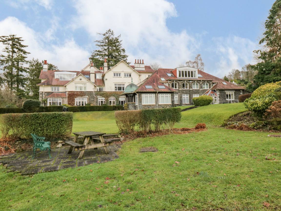 Cottage ∙ 3 Bedrooms ∙ 6 Guests - Bowness-on-Windermere