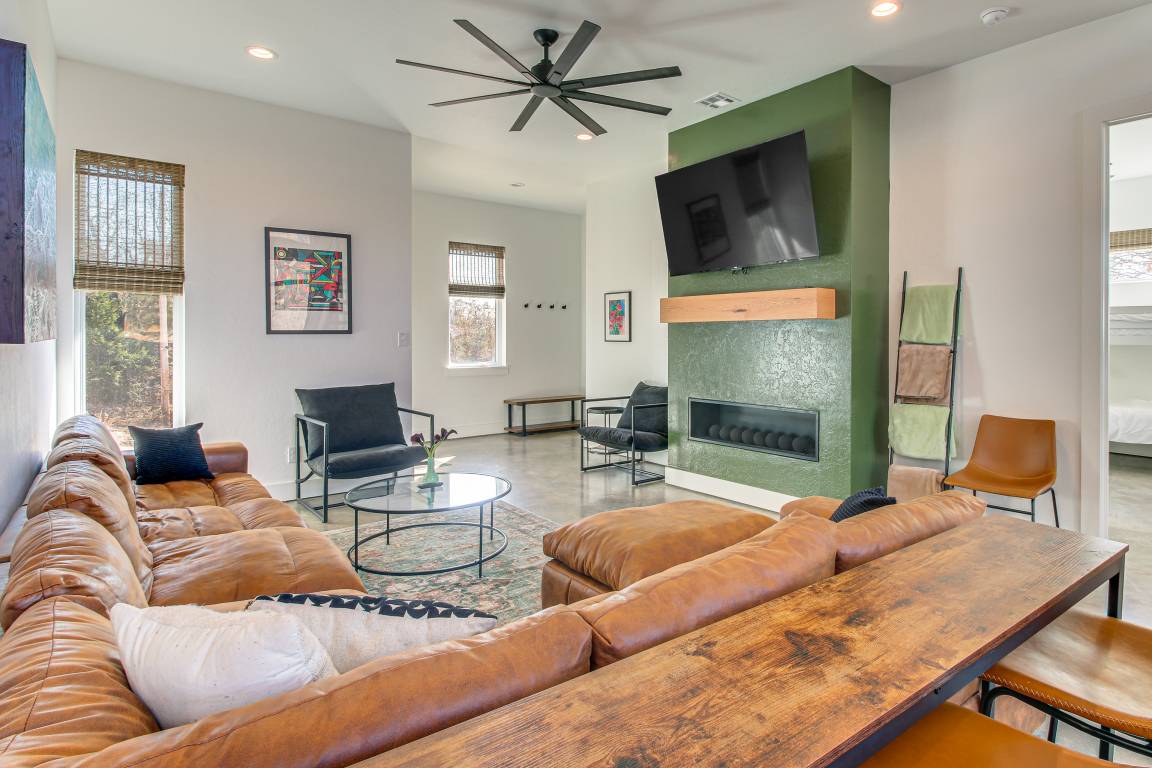 266 M² House ∙ 4 Bedrooms ∙ 18 Guests - Lake Lawtonka, OK