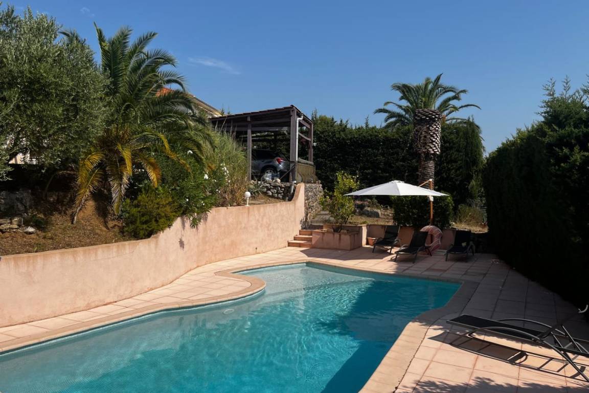 115 M² Maison De Vacances ∙ 3 Chambres ∙ 10 Personnes - Saint-Raphaël