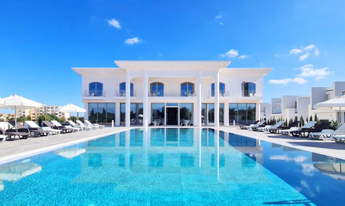 1312 M² Villa ∙ 18 Schlafzimmer ∙ 36 Gäste - Agia Napa