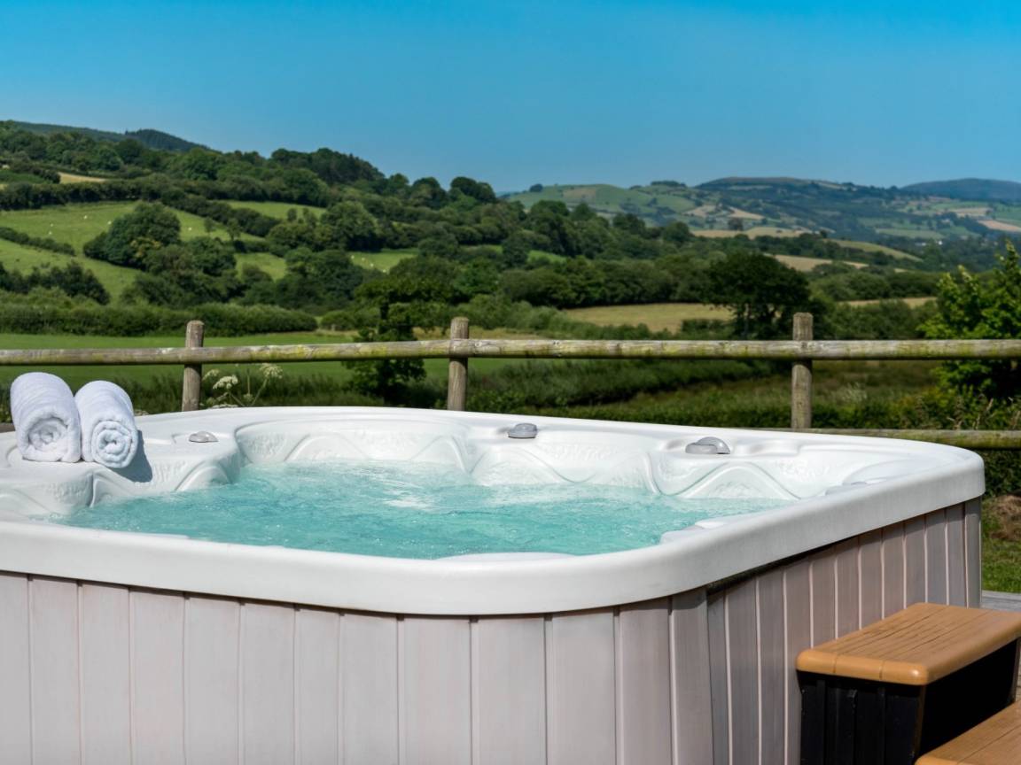 Cottage ∙ 2 Bedrooms ∙ 4 Guests - Llandeilo