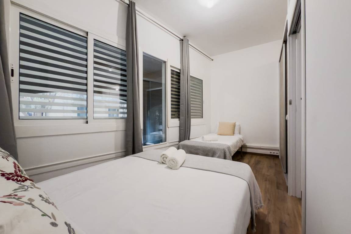 90 M² Apartamento ∙ 5 Habitaciones ∙ 8 Huéspedes - Barcelona