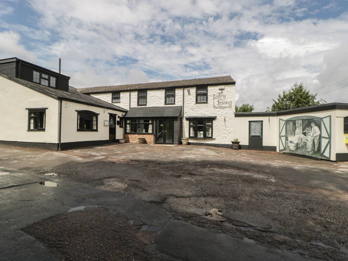 Cottage ∙ 7 Bedrooms ∙ 16 Guests - West Midlands