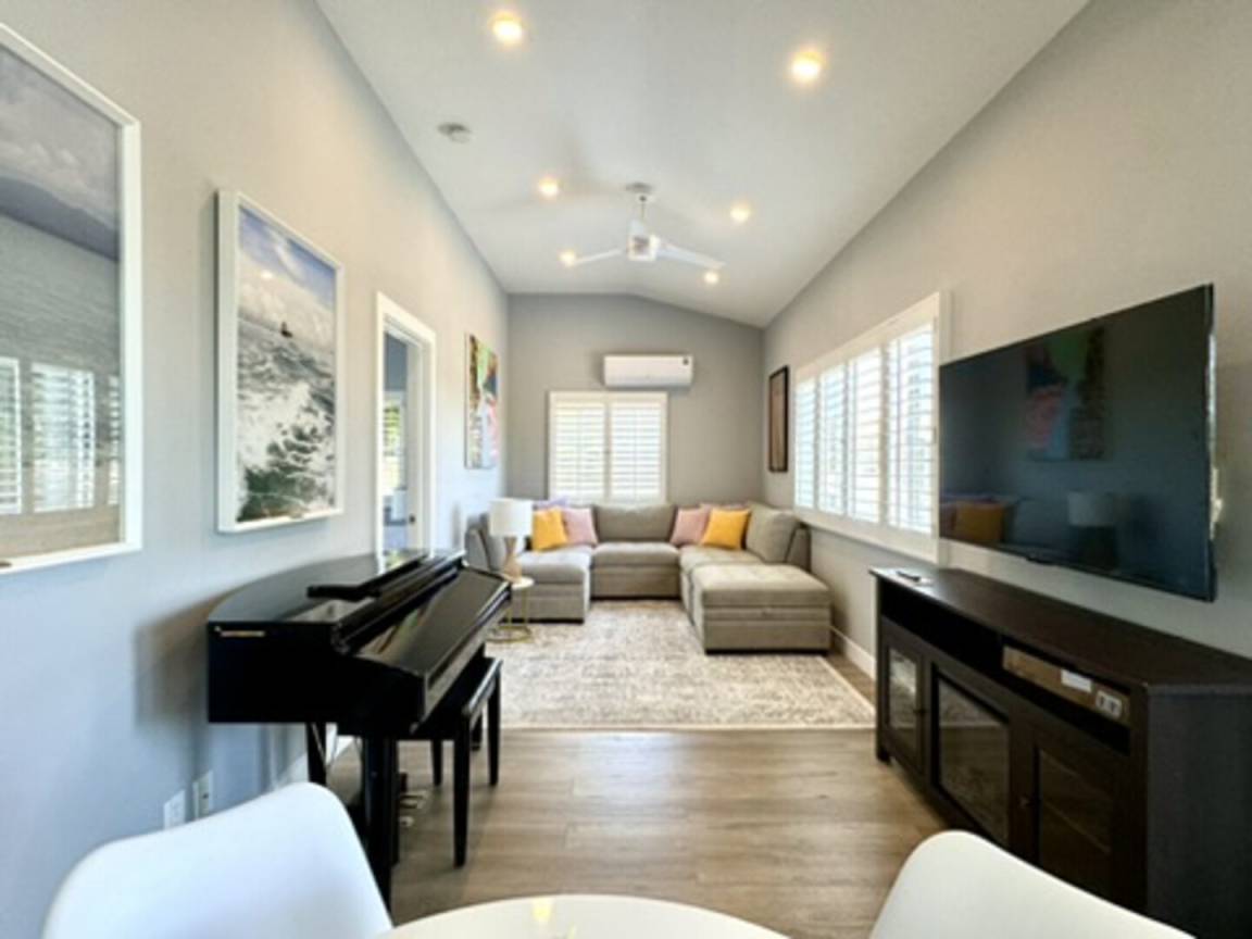 84 M² House ∙ 2 Bedrooms ∙ 5 Guests - Venice Beach, Los Angeles, CA
