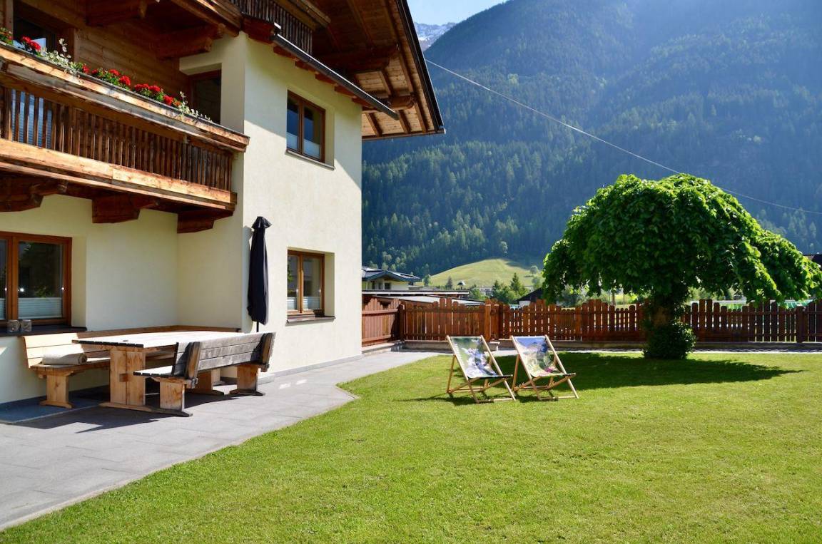 320 M² Ferienhaus ∙ 8 Schlafzimmer ∙ 18 Gäste - Niederthai