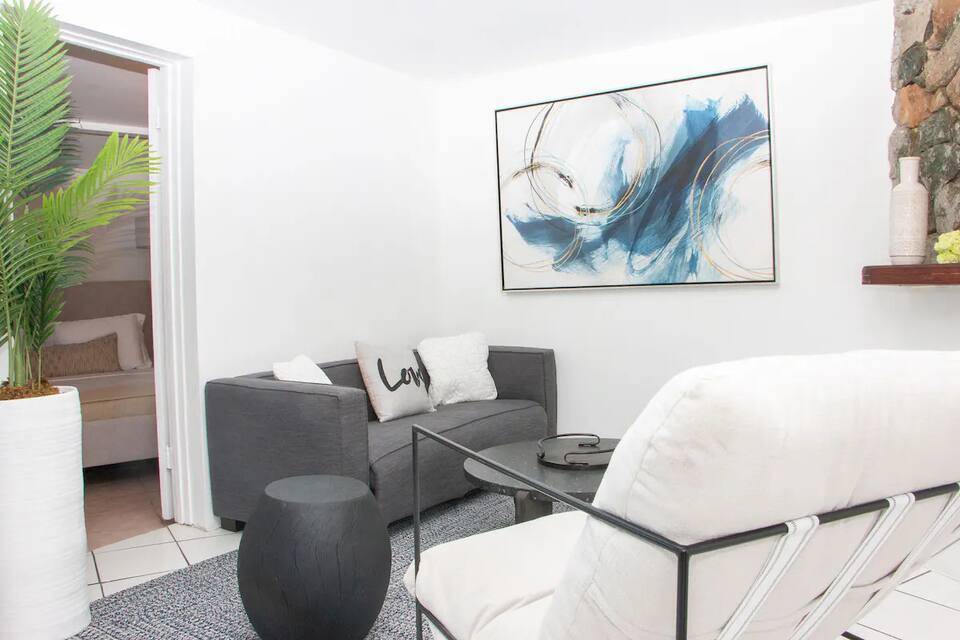 92 M² Apartment ∙ 2 Bedrooms ∙ 4 Guests - Saint John