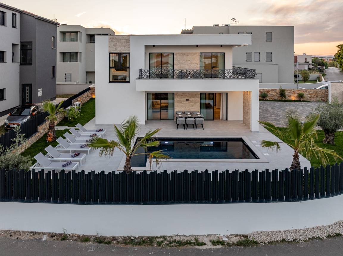 180 M² Villa ∙ 3 Makuuhuonetta ∙ 6 Vierasta - Nin