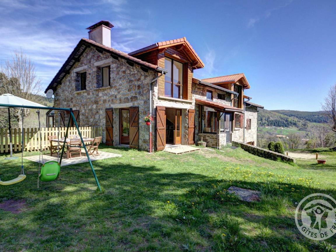 65 M² Dom Wiejski ∙ 2 Sypialnie ∙ 4 Gości - Bourg-Argental