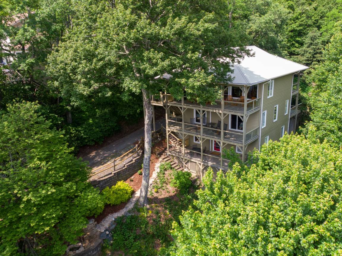 House ∙ 3 Bedrooms ∙ 10 Guests - Blowing Rock, NC